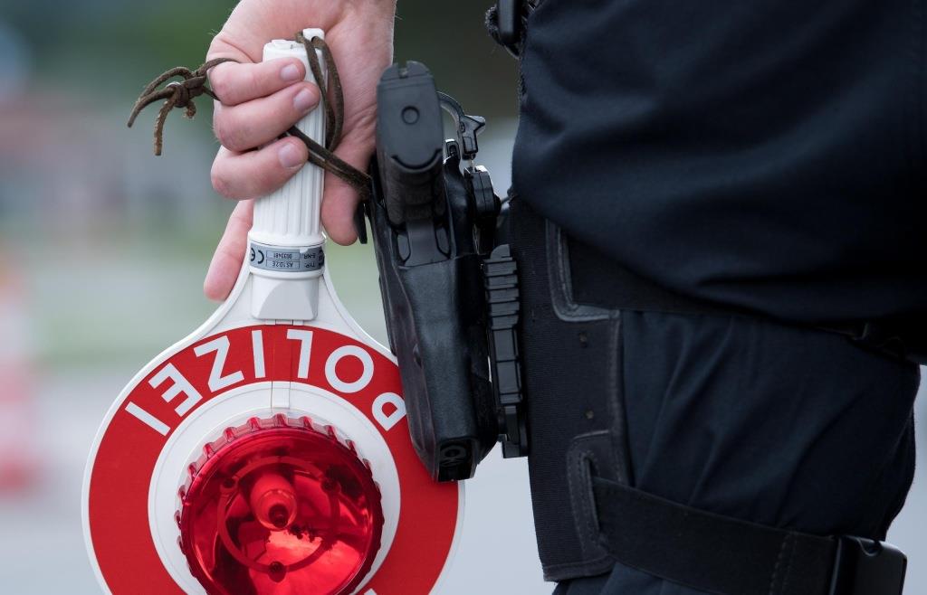 Kontrolle an der A3 bei Bogen: Fahrer ohne Führerschein und unter Drogeneinfluss