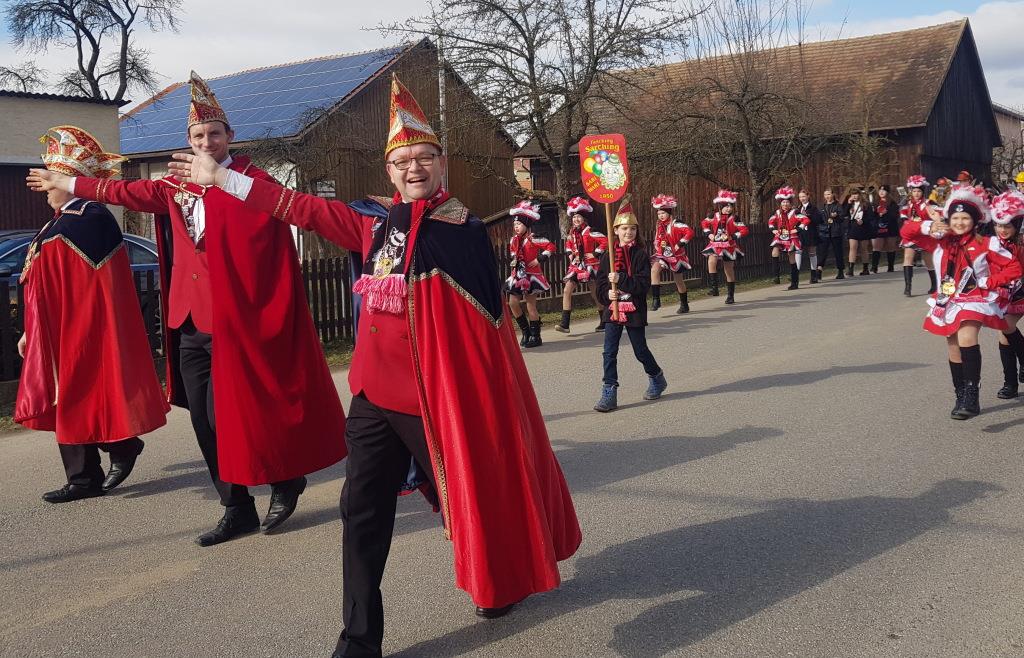Liveblog: Ältester Faschingszug des Landkreises Regensburg in Sarching