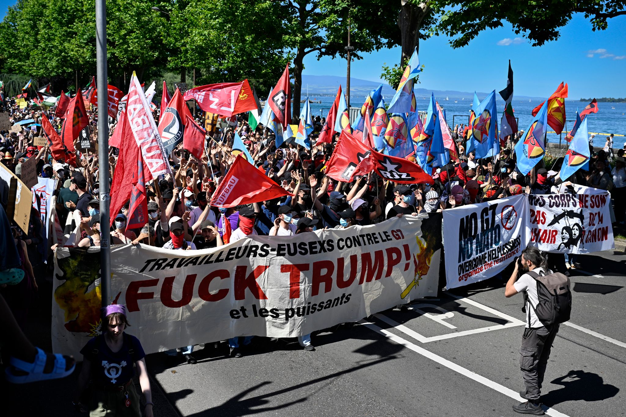 Steine fliegen, Scheiben bersten: Protest gegen G7 in Genf