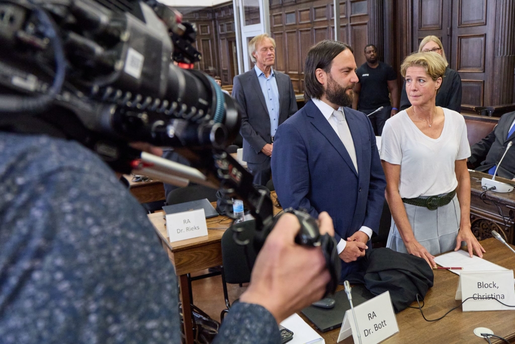 Block-Verteidiger konfrontiert Zeugin mit Widersprüchen